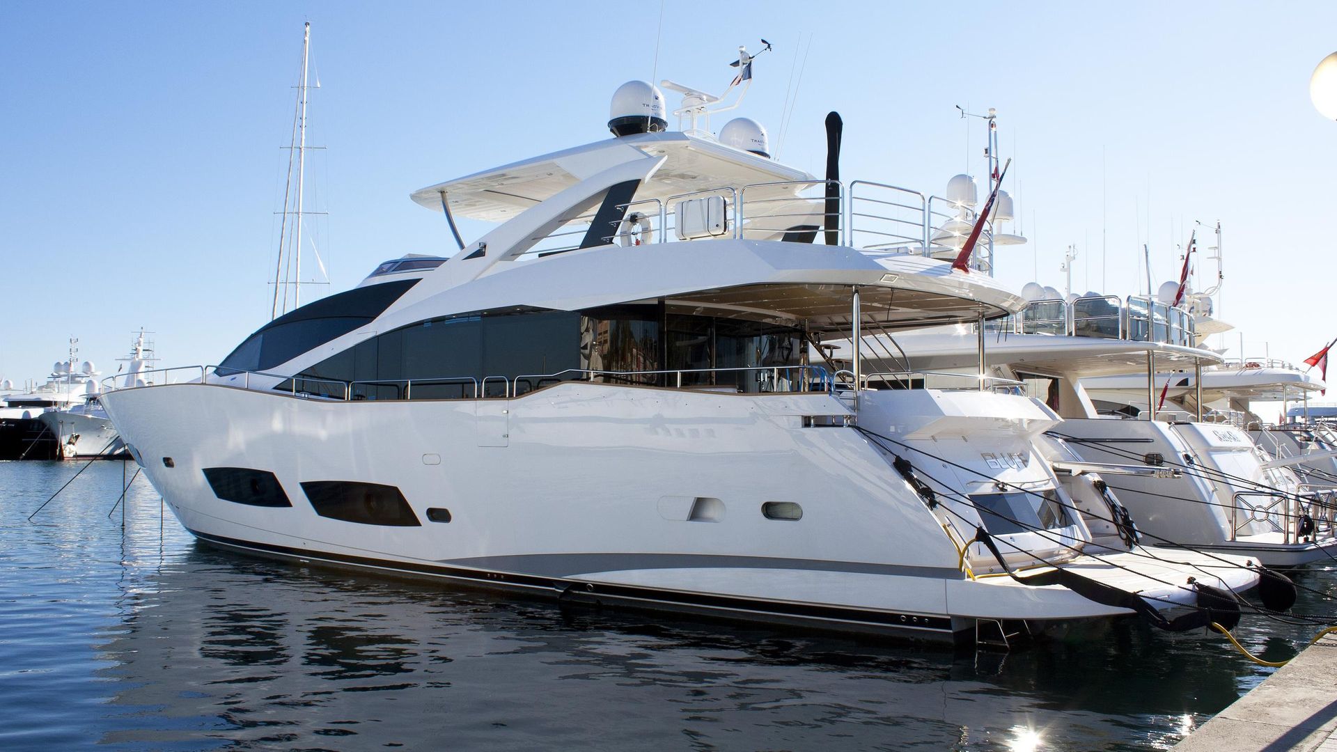 Bluff yacht (Sunseeker, 28.15m, 2014)